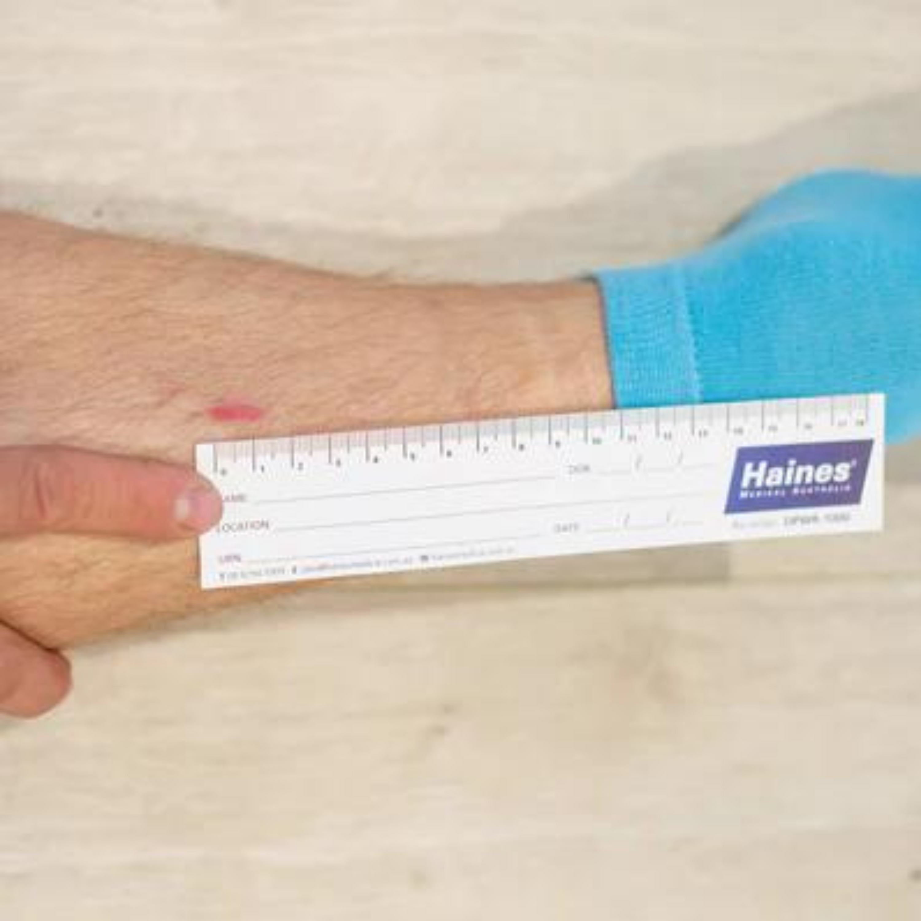 Paper Wound Ruler 18cm | QureMed
